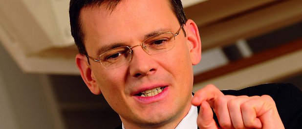 Dominik Asam bleibt Infineon-Finanzchef - FINANCE