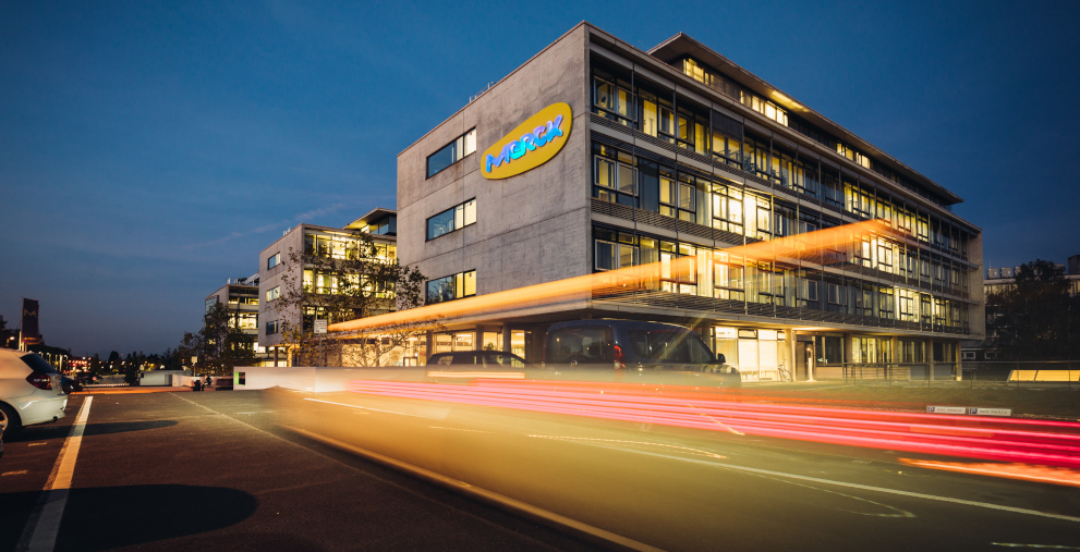 Merck stockt Versum-Angebot auf - FINANCE