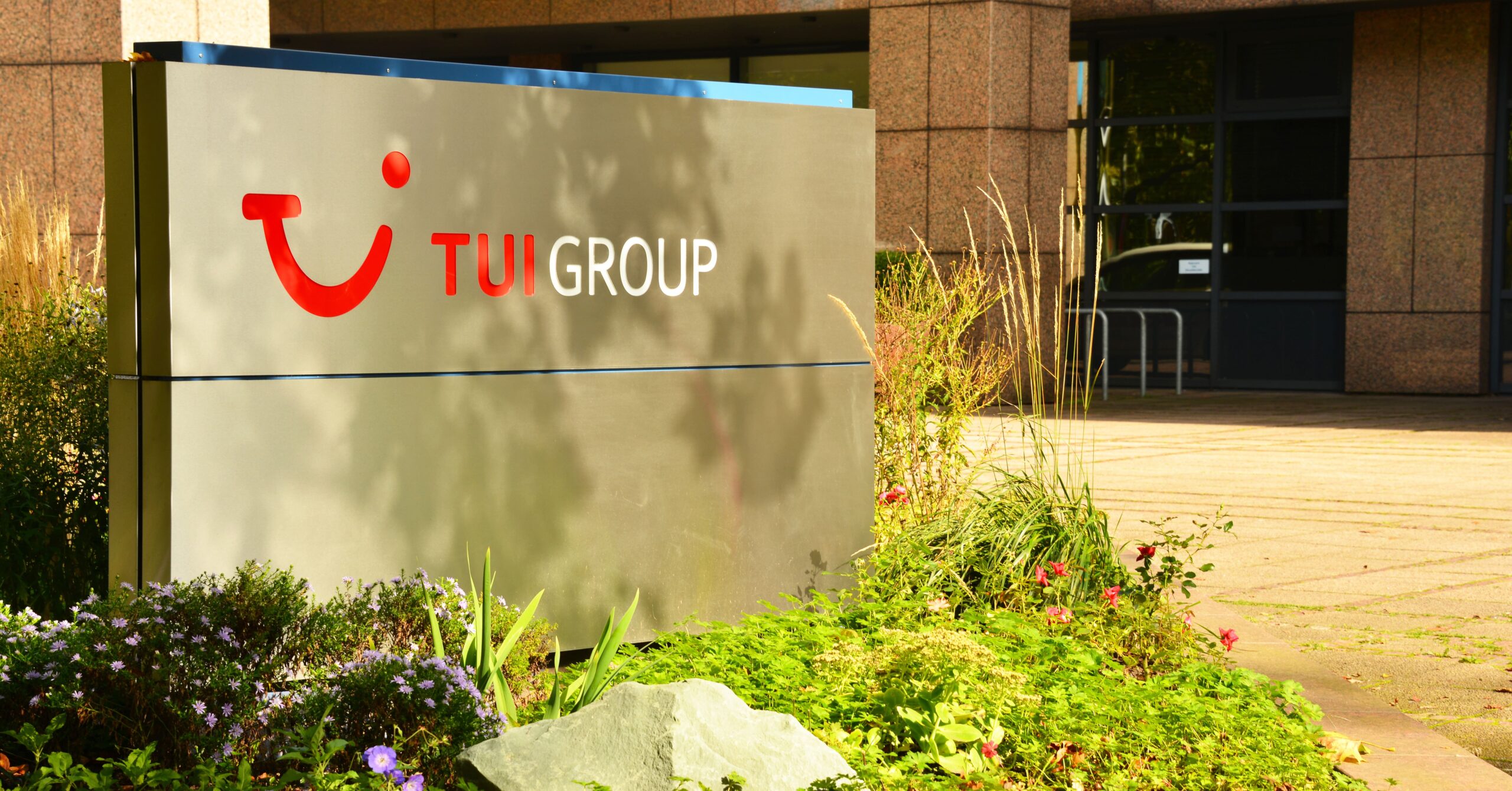 Finanzierungen: Tui, VW, SAP - FINANCE