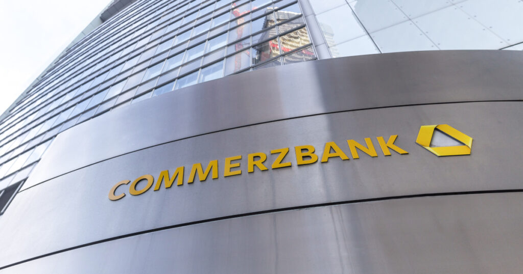Commerzbank mit guten Zahlen und neuer Strategie - FINANCE
