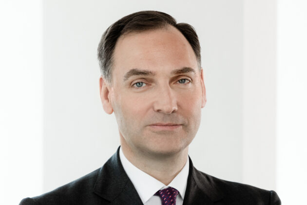 Raja Akram beerbt Deutsche-Bank-CFO James von Moltke